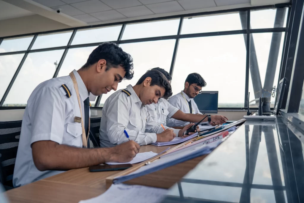 How to Become a Commercial Pilot After 12th